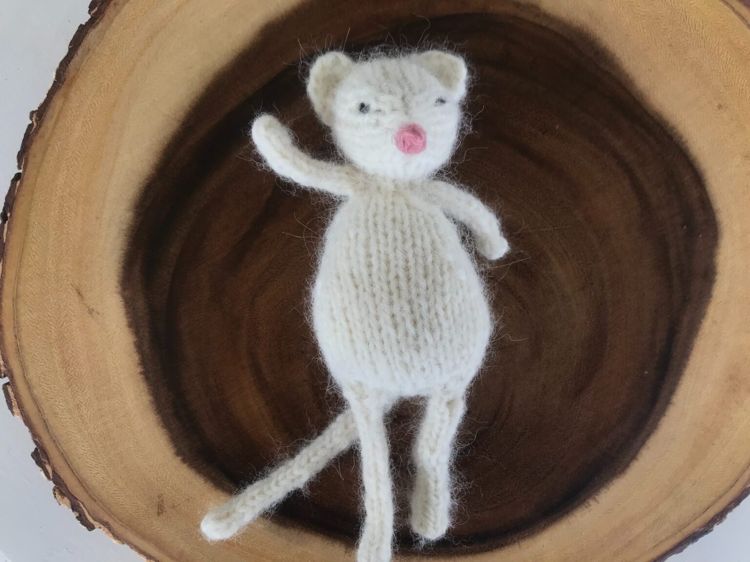 MOUSE knitting pattern FREE - Quiet Life Farm