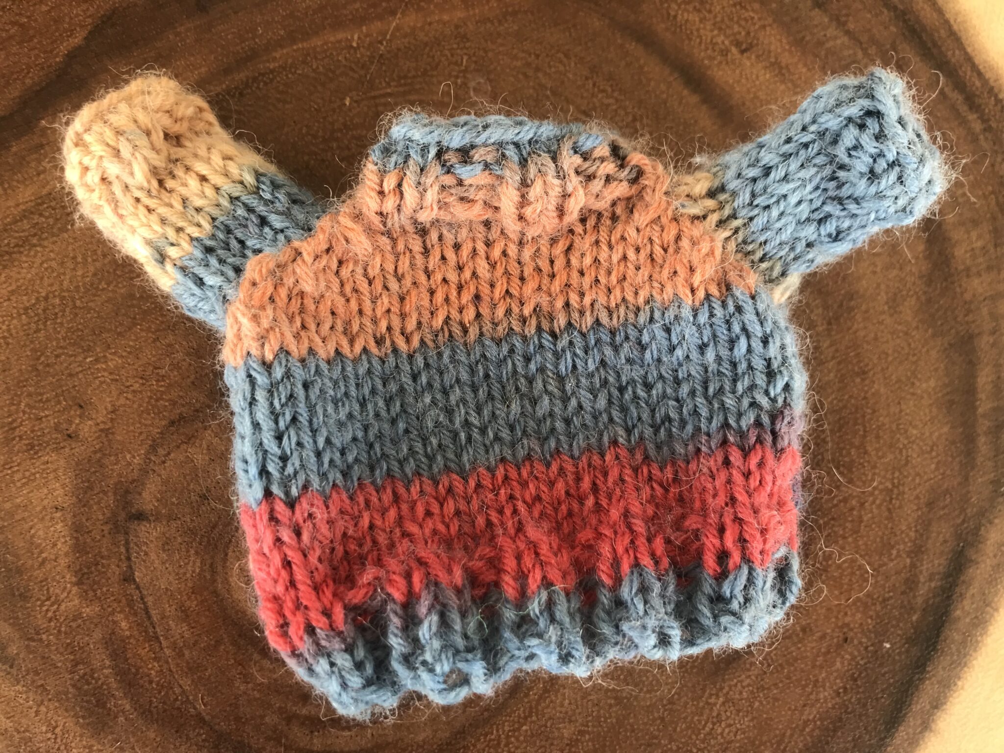 Mouse sweater: free pattern! - Knitted Mouse With Clothes - Quiet Life Farm