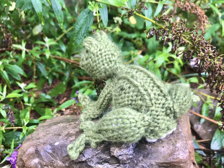 Knit Frog: Free Pattern and Tutorial - Quiet Life Farm