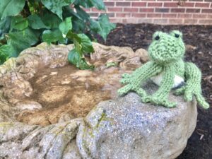 Knit Frog: Free Pattern and Tutorial - Quiet Life Farm