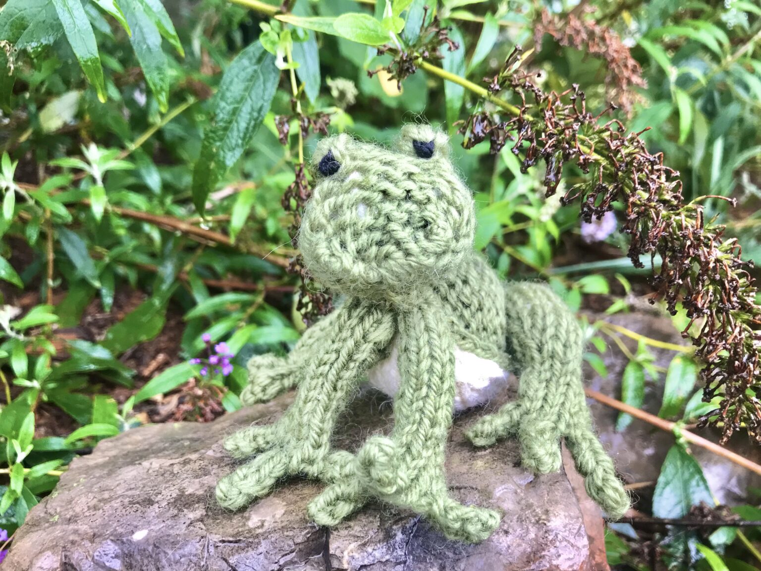 Knit Frog: Free Pattern and Tutorial - Quiet Life Farm