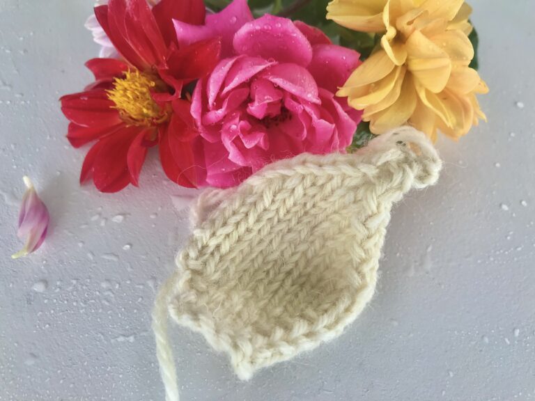 Knit Frog: Free Pattern and Tutorial - Quiet Life Farm